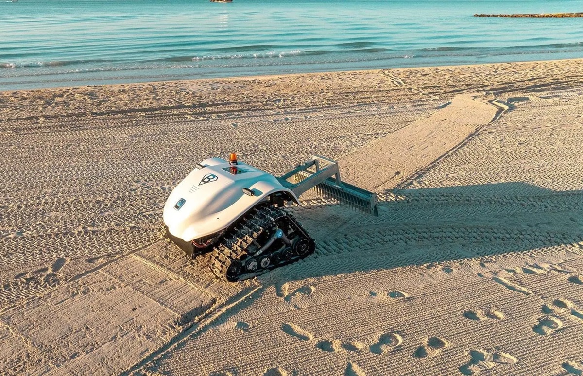 Red Sea Global unveils futuristic beach-cleaning robot in Saudi Arabia - Arabian Business ...
