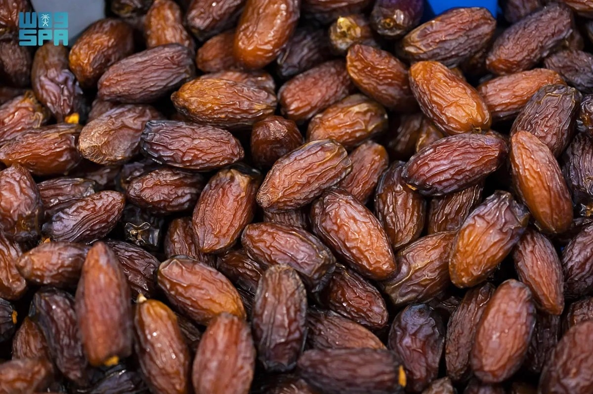 Saudi date exports hit $398m last year, China market growth - Arabian ...