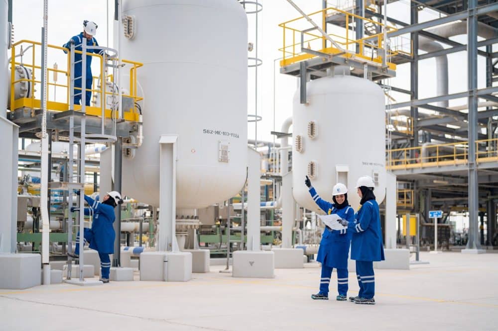 ADNOC Gas awards $2.1bn of contracts as it boosts LNG infrastructure ...